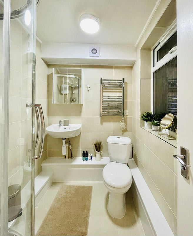 'Hendon NW4: 1 Bedroom Flat £1,396pcm+elec+council ' Room to Rent from ...