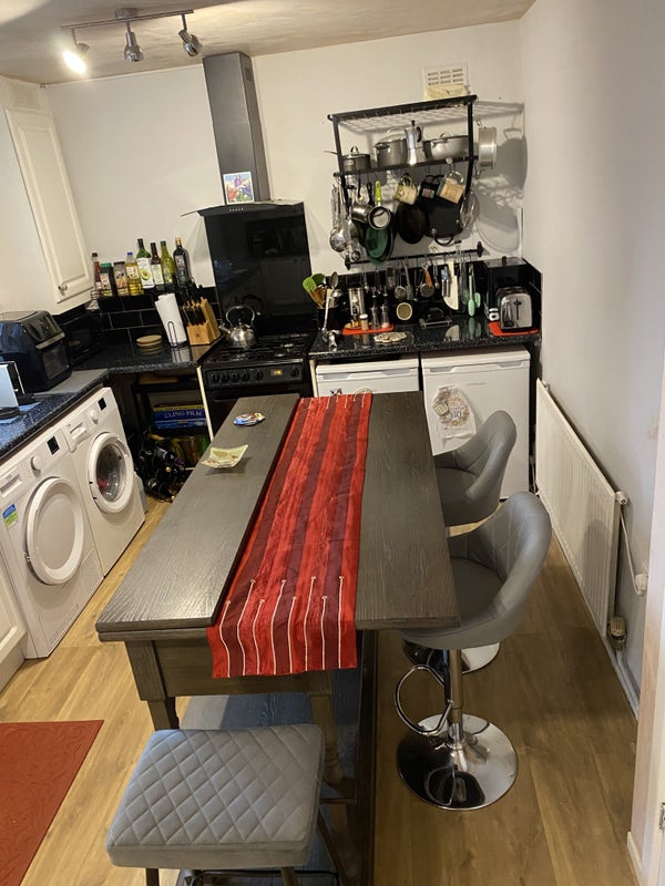 'Studio style en-suite -separate shared kitchen ' Room to Rent from ...