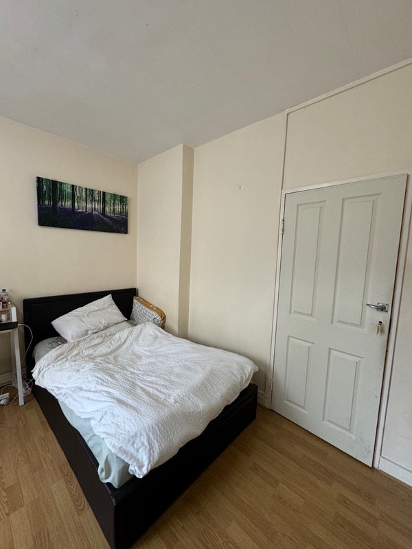 'Spacious Double Room in Paddington Zone 1' Room to Rent from SpareRoom