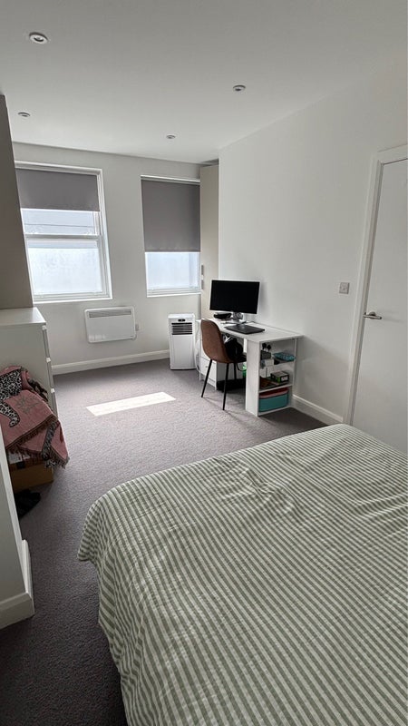 'Spacious light filled double room' Room to Rent from SpareRoom