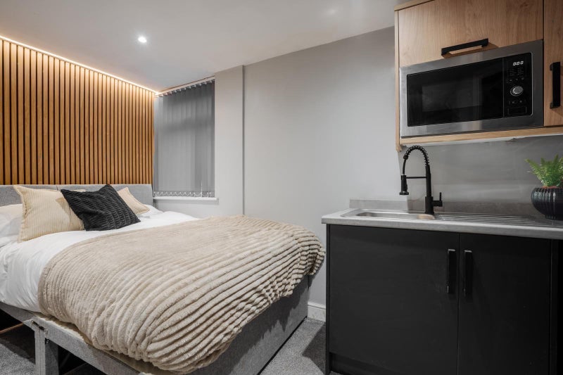 'Large En-Suite Studio Room available-Shared House ' Room to Rent from ...