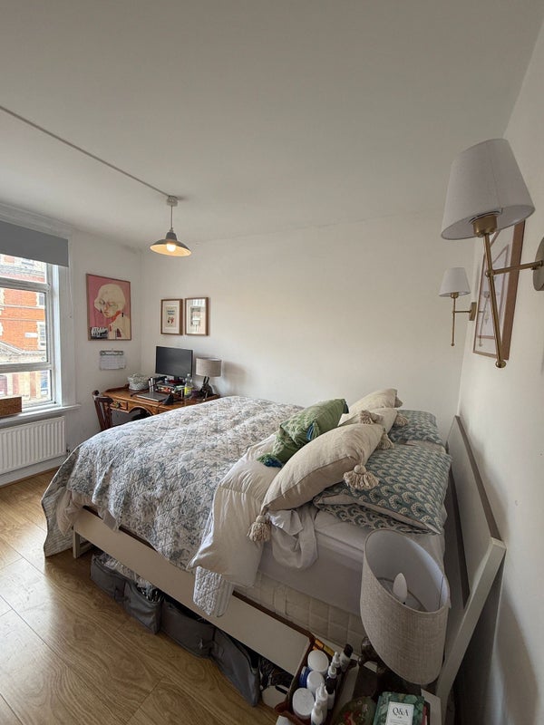 'Spacious bedroom in Hackney Central flat ' Room to Rent from SpareRoom