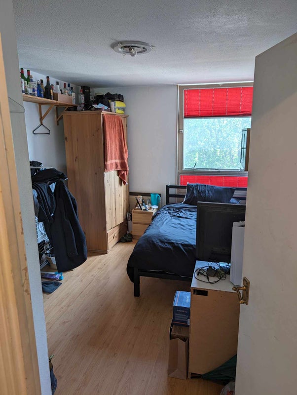 'Spacious double bedroom in Clapham Junction ' Room to Rent from SpareRoom
