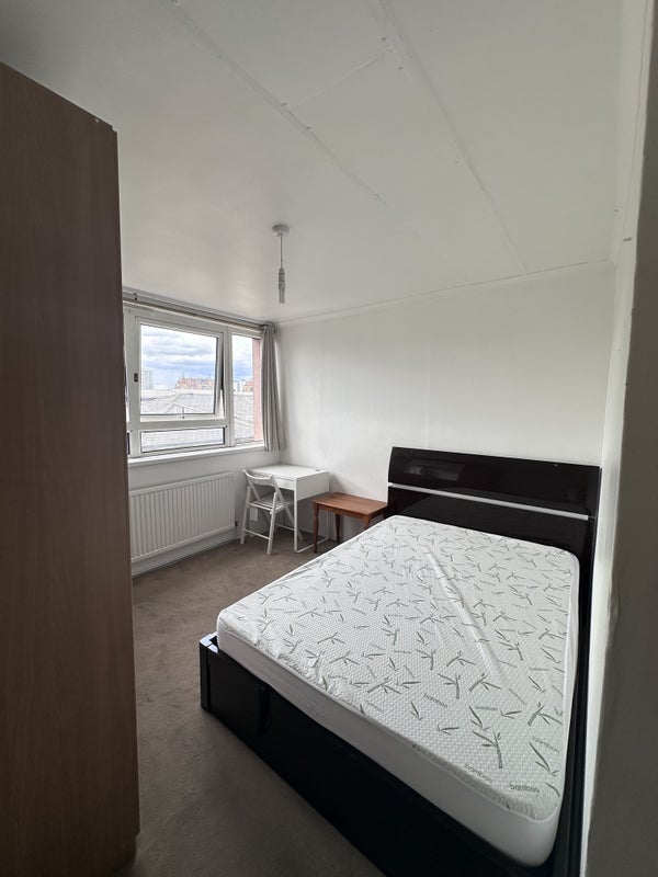 '2 Amazing Double room Near Station zone 2' Room to Rent from SpareRoom