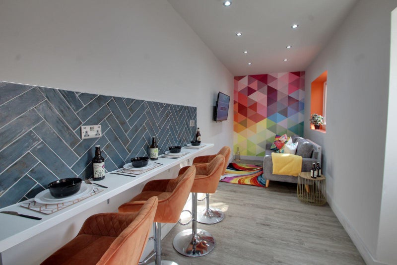 'Hassle-free modern room for working professionals ' Room to Rent from ...