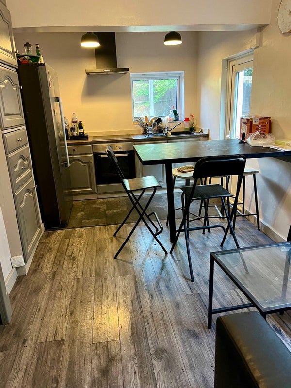 'XL DBL Room For Fent - Canada Water 10 mins away' Room to Rent from ...