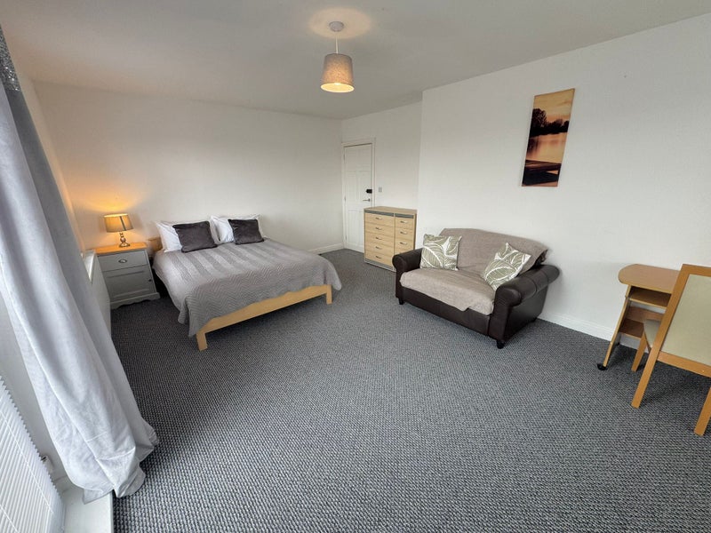'Newly Refurbished 3 Bed Flat Share' Room to Rent from SpareRoom
