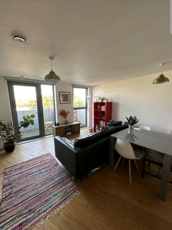 'Ensuite Room in Modern 2B2B Flat - Great View' Room to Rent from SpareRoom