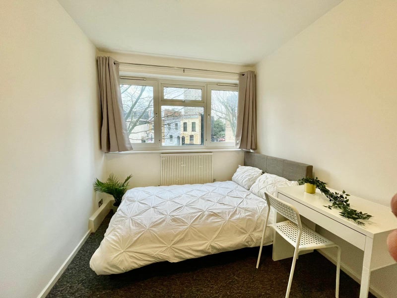 '3 Cozy Rooms 4 mins walk to Clapham Junction' Room to Rent from SpareRoom