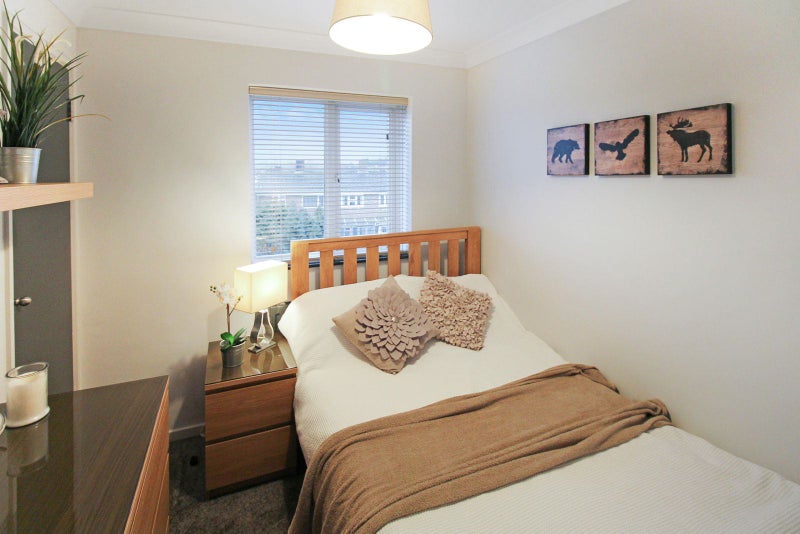 '2 x Small Double Rooms - Weald Drive, Crawley' Room to Rent from SpareRoom