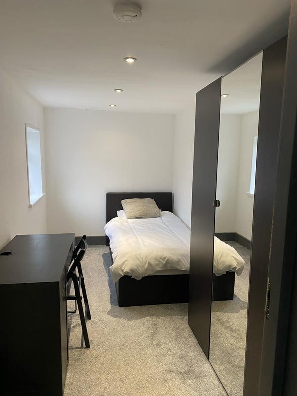 'Modern Rooms for Rent – Close to Millfield Metro' Room to Rent from ...