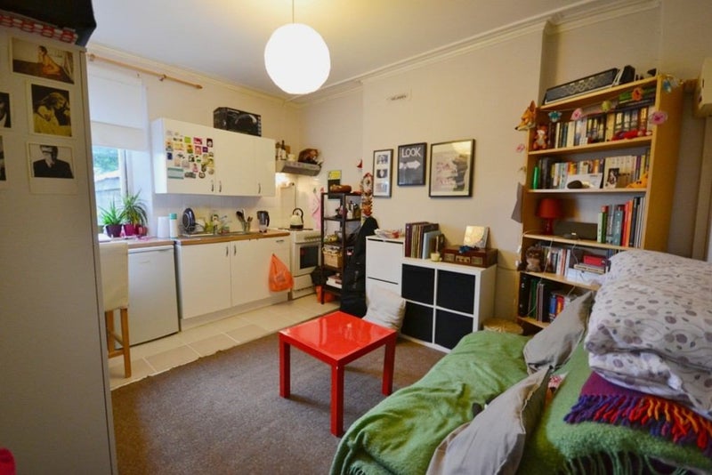 'Bedsit, Queen's Park' Room to Rent from SpareRoom