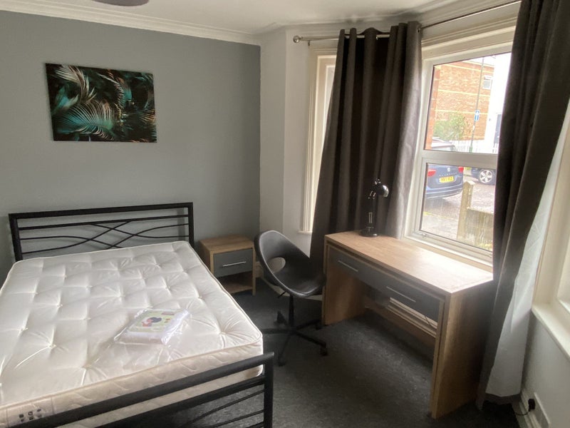 'Nice Student Rooms with Cleaning & Fast WiFi' Room to Rent from SpareRoom