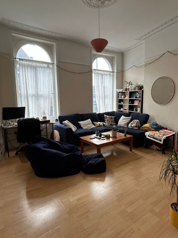 'Double room in social female only house share ' Room to Rent from ...