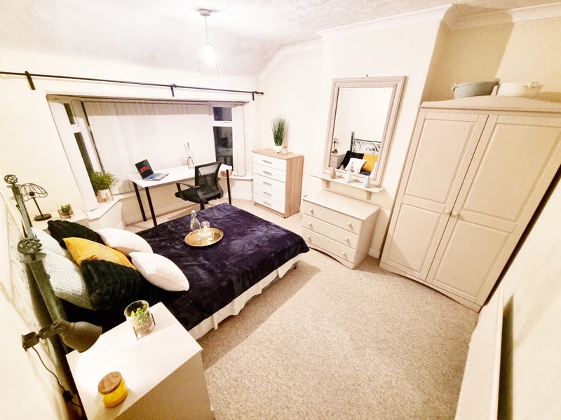 'Luxury Rooms Doctors/Healthcare Workers/Students' Room to Rent from ...