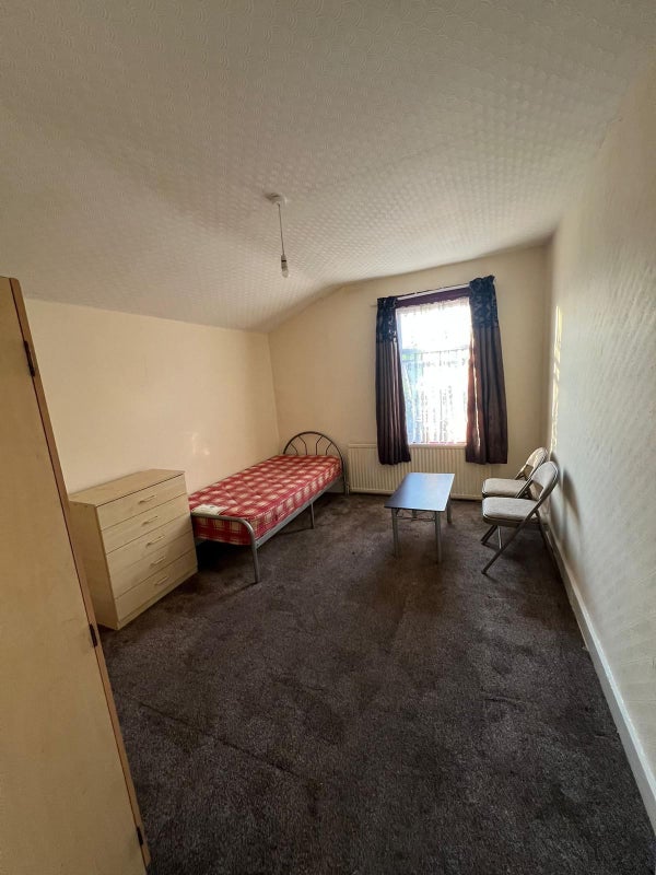 'Double Room for Rent – Ideal for 2 Brothers ' Room to Rent from SpareRoom