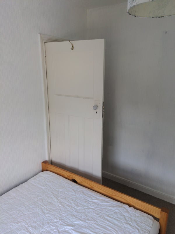 'Great location, QUB, safe, quiet street' Room to Rent from SpareRoom