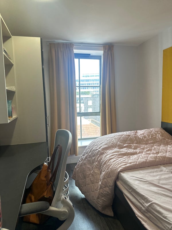 'Standard Ensuite Room-Yugo Depot Point(London)' Room to Rent from ...
