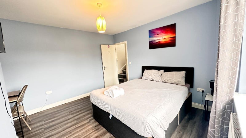 'Room Available: Large Double Room – £900 PCM' Room to Rent from SpareRoom
