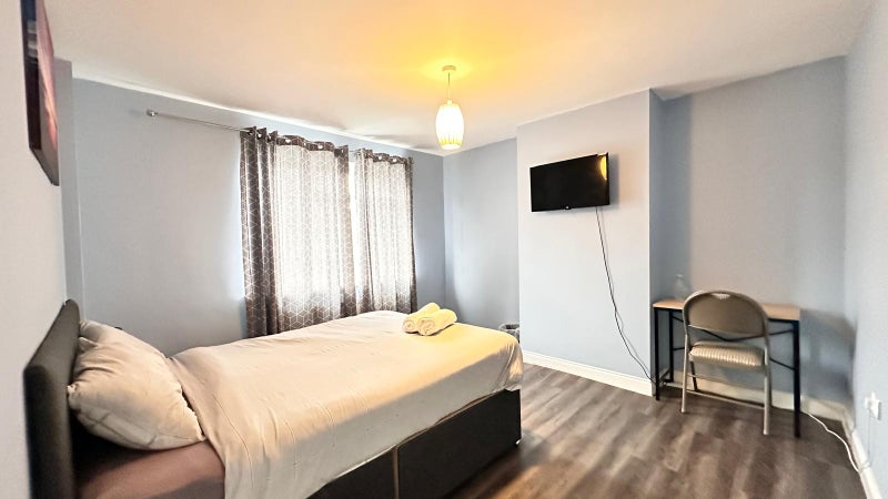 'Room Available: Large Double Room – £900 PCM' Room to Rent from SpareRoom