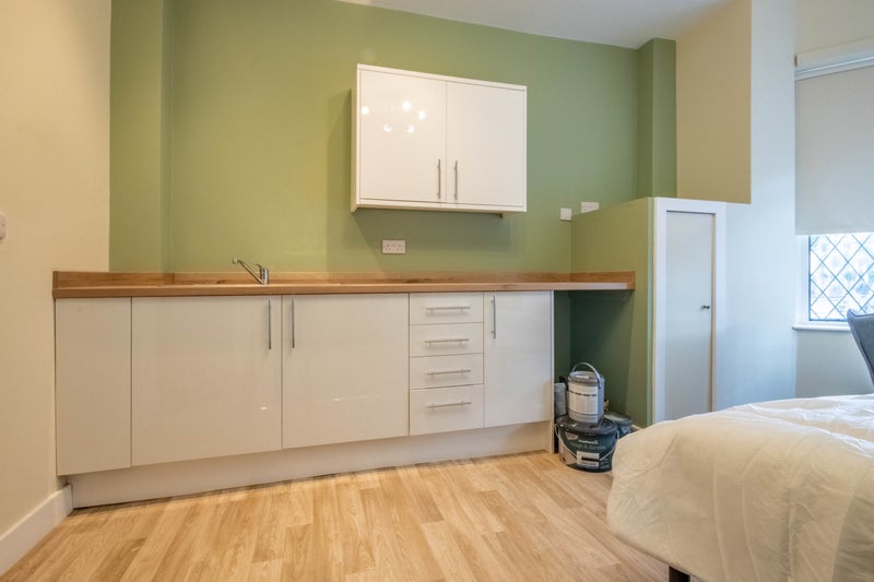 'BRAND NEW, Bespoke Studio En-Suite Double Rooms!' Room to Rent from ...