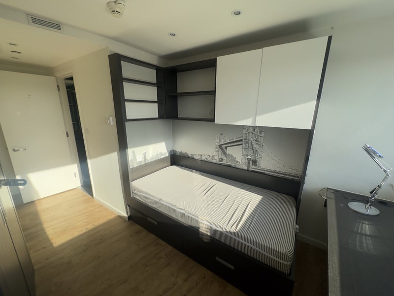 'En-Suite outward facing room Westminster bridge' Room to Rent from ...