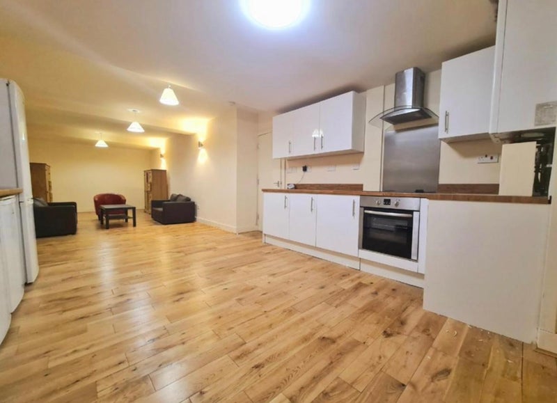 '🌟 Double Bedroom in Woolwich 3BHK Flat Share 🌟' Room to Rent from ...