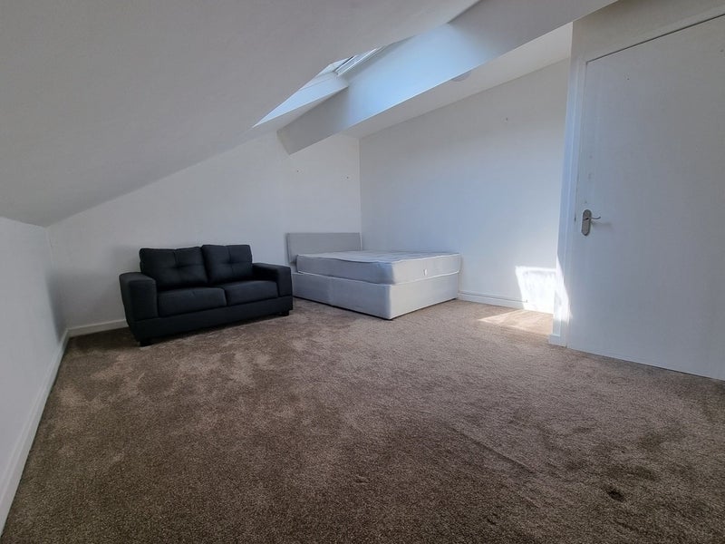 'Rooms Available In Liverpool Near City' Room to Rent from SpareRoom
