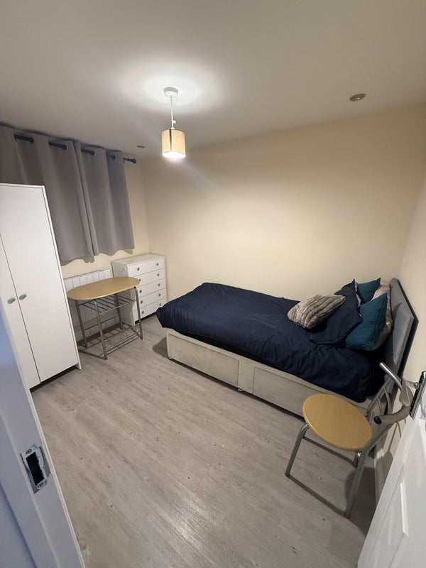 'Bedsit Studio to Rent – Dagenham, RM9 ' Room to Rent from SpareRoom