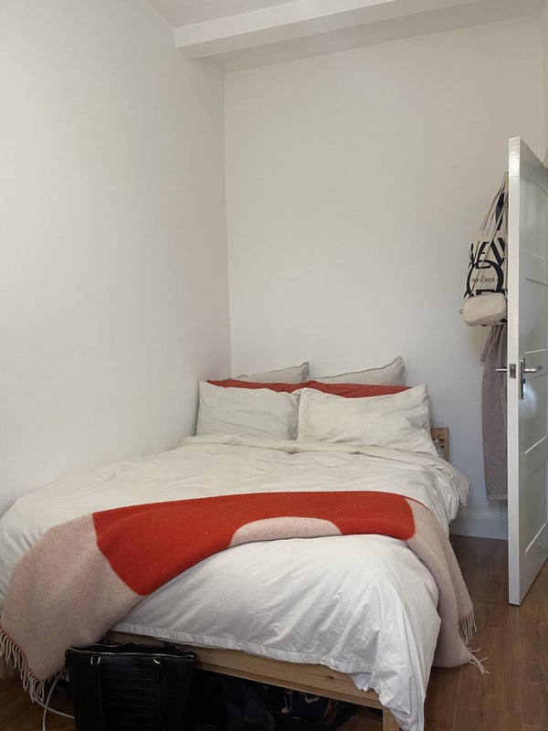 'Sunny flat in lovely Stoke Newington ' Room to Rent from SpareRoom