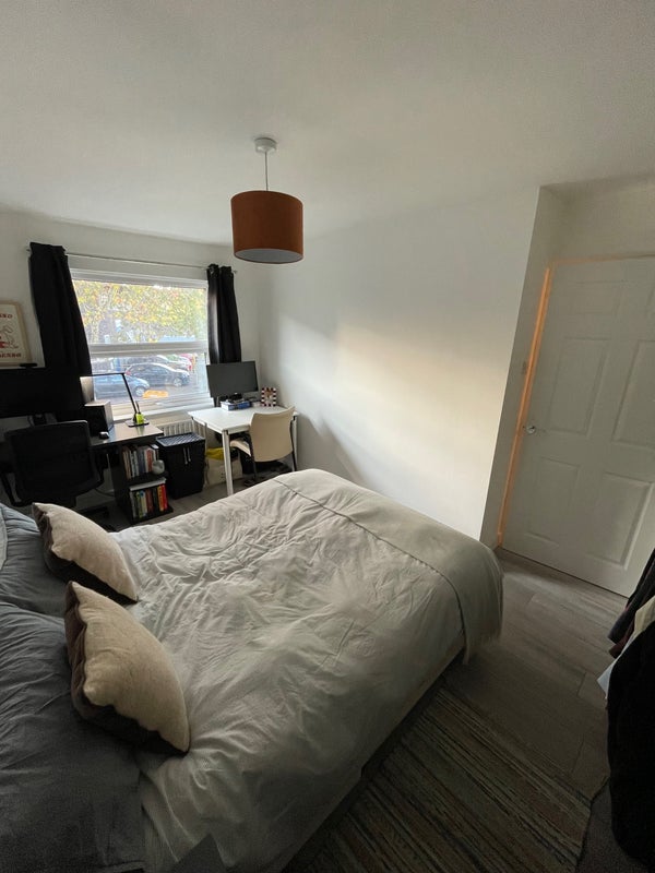 'Big double room in Oval' Room to Rent from SpareRoom