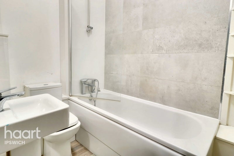 '🏡 Modern 4-Bed Home in NG3 – All Bills + Cleaner ' Room to Rent from ...