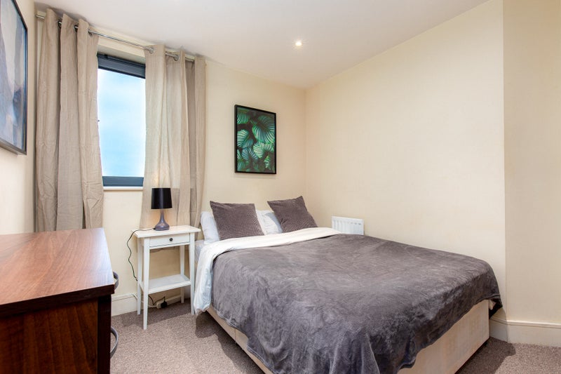 '🏡 Modern 4-Bed Home in NG3 – All Bills + Cleaner ' Room to Rent from ...