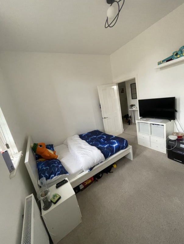 'Large Double Room Available in Modern Flat' Room to Rent from SpareRoom