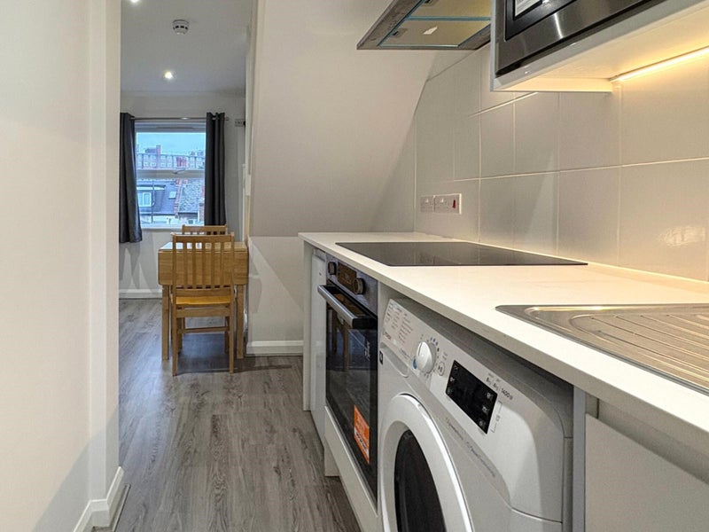 A Lovely Flat In Cricklewood-Book A Viewing - TRUEHOLD