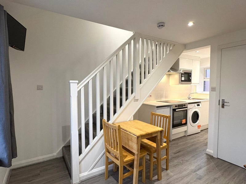 A Lovely Flat In Cricklewood-Book A Viewing - TRUEHOLD