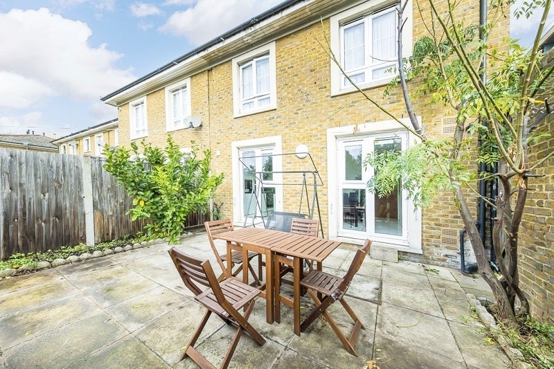 'Spacious Room in Modern Flat / Liverpool St' Room to Rent from SpareRoom