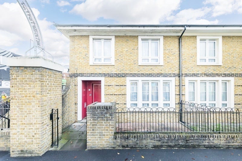 'Spacious Room in Modern Flat / Liverpool St' Room to Rent from SpareRoom