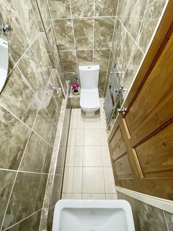 'Spacious Room in Modern Flat / Liverpool St' Room to Rent from SpareRoom