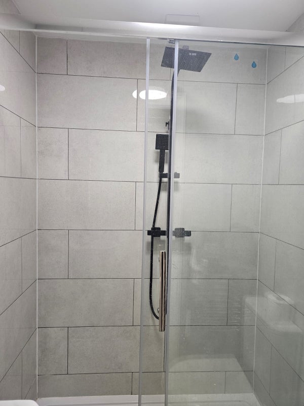 'Ensuit available for females ' Room to Rent from SpareRoom