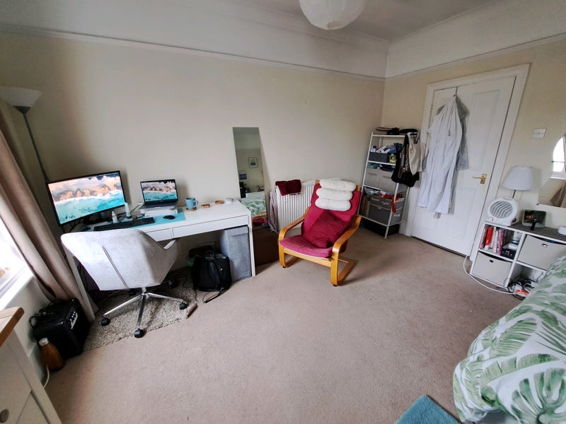 'Massive double room in friendly home (zone 2)' Room to Rent from SpareRoom