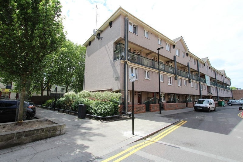 'E16/Docklands-2 Fantastic Rooms Near City Airport' Room to Rent from ...