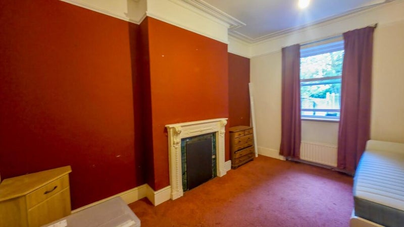 '2 Bed Ground Floor Flat with Private Garden' Room to Rent from SpareRoom