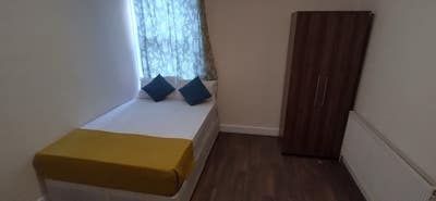 Rooms for rent London flatshare London house share rooms to let